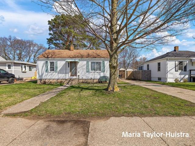1525 Grant Ave, Grand Haven, MI 49417