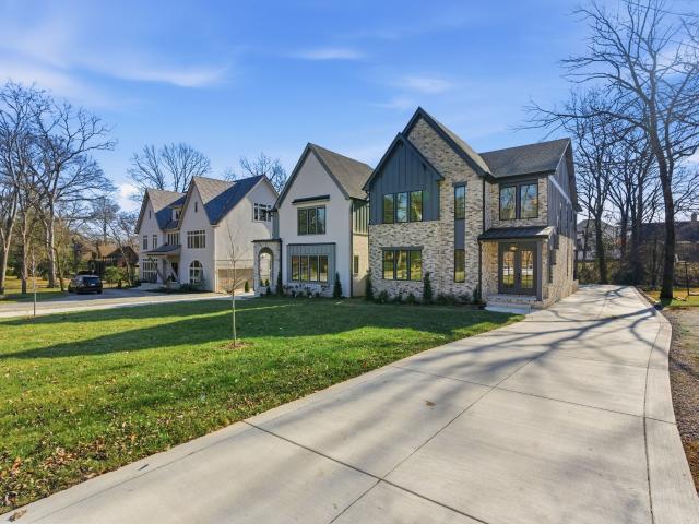 1525 Graybar Ln