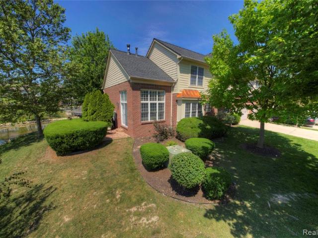 1525 Peninsula Court
