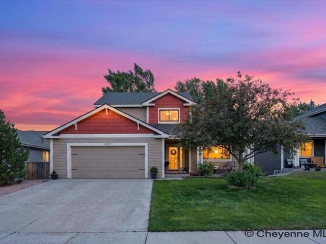 1525 Sunny Hill Dr, Cheyenne, WY 82001