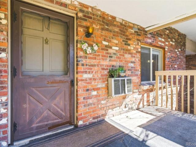 1525 S Holly Street # 208