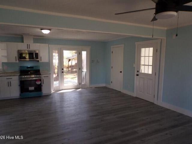 1525 Seven Creeks Highway