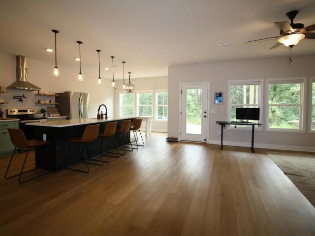 1525 Singletary Rd
