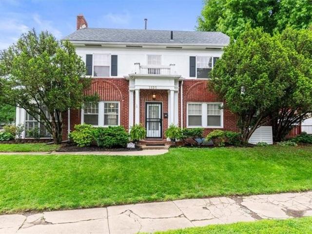 1525 W Lexington Ave, Independence, MO 64052