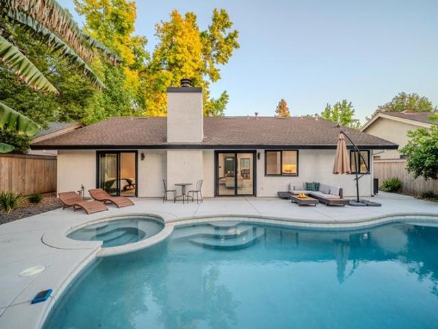 1525 Woodland Oaks Way, Sacramento, CA 95833