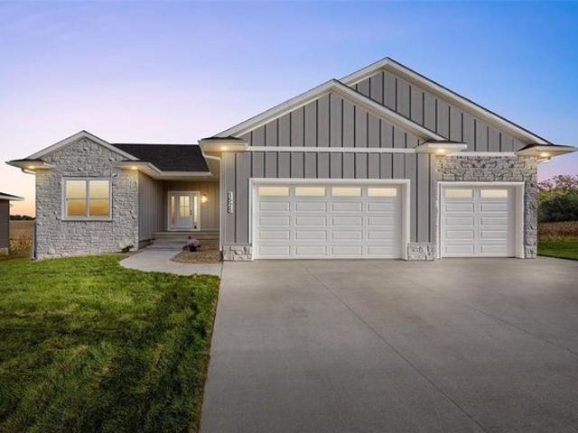 1525 3rd St SW, Mount Vernon, IA 52314