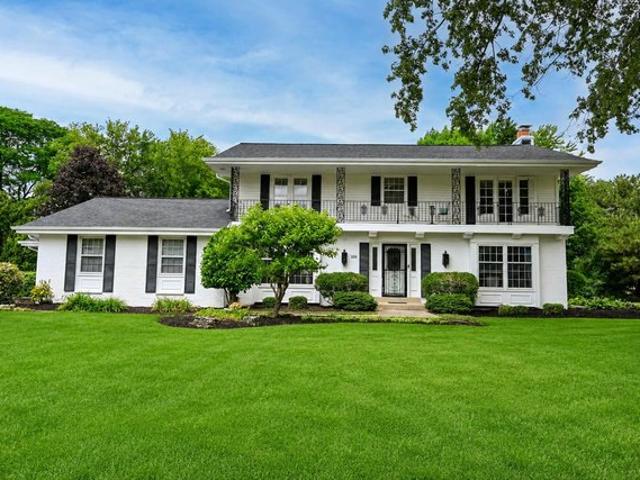 15260 Cascade Dr, Elm Grove, WI 53122