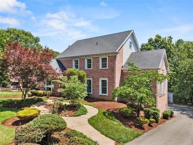 1526 Allison Dr, Pittsburgh, PA 15241