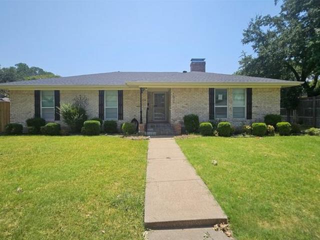 1526 Charleston Dr, Garland, TX 75041