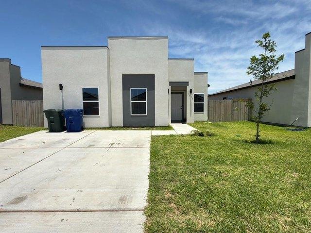 1526 Estudiantes Dr, Laredo, TX 78046