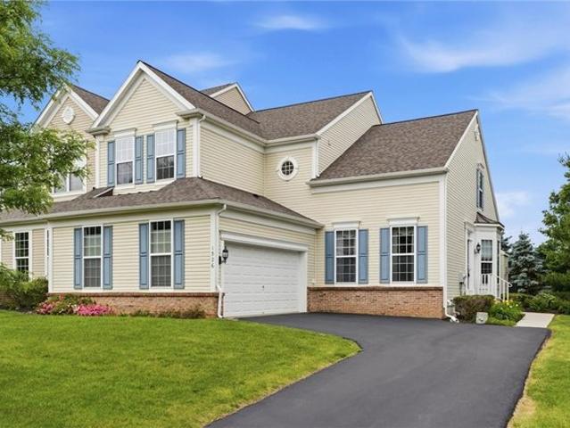 1526 Fox Ln, Upper Macungie Township, PA 18031