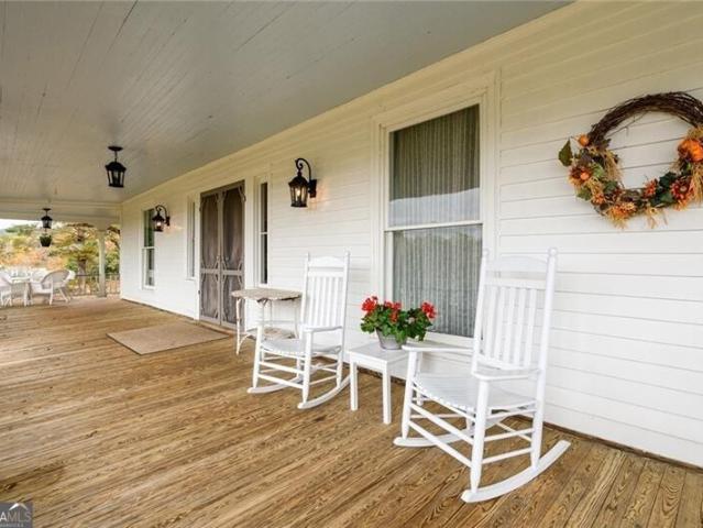 1526 Highway 255 N