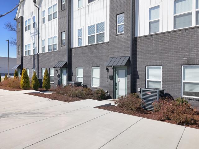 1526 Lebanon Pike