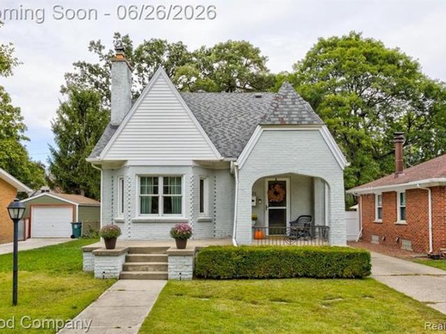 1526 W 12 Mile Rd, Royal Oak, MI 48073