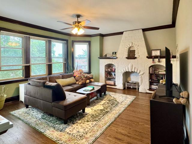 1526 W 89th Street