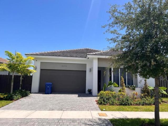 15274 176th Ln SW, Miami, FL 33187