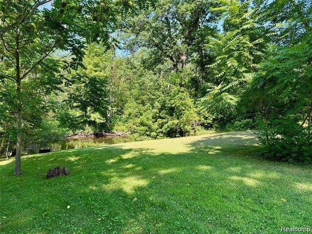15276 Outer Dr, Argentine, MI 48451