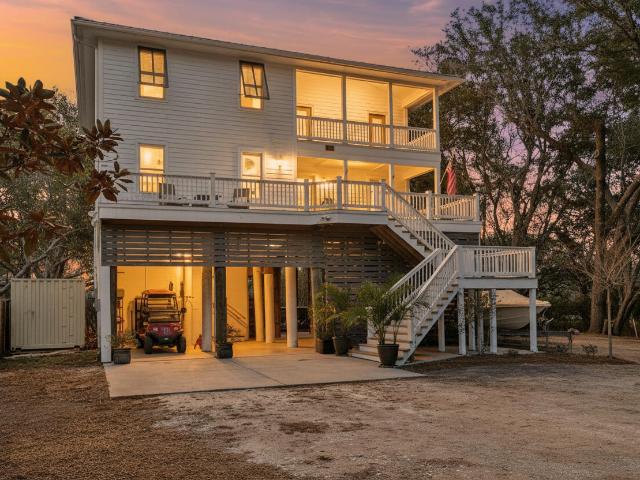 1527 Macoma Drive