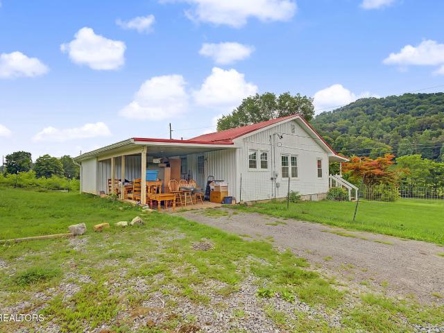 1527 Main St