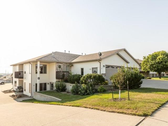 1527 N 33rd St Ste 4, Bismarck, ND 58501