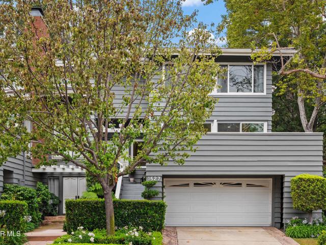 1527 N View Drive