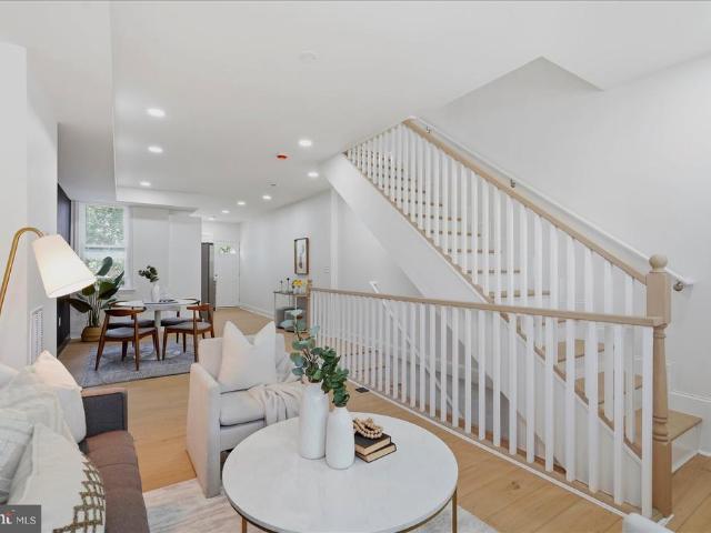 1527 E 29Th Street