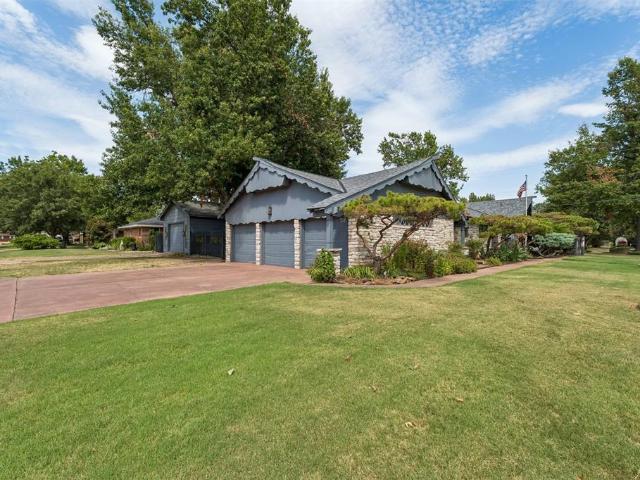 1527 Holliday Drive