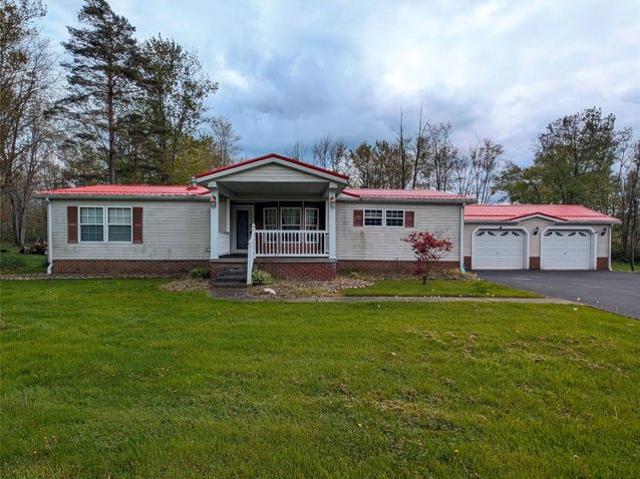 1527 Lakeview Dr, Linesville, PA 16424