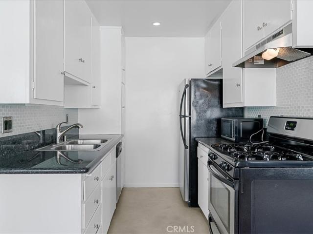 1527 Princeton St, Unit 5, Santa Monica, CA 90404 | MLS #SB26024 | Compass
