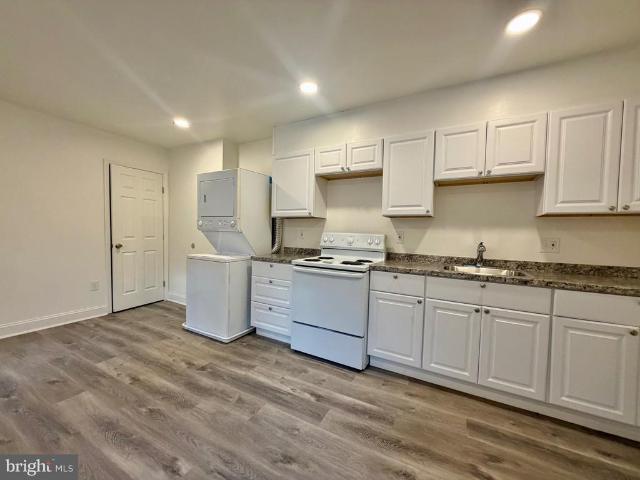 1527 Riggs Avenue