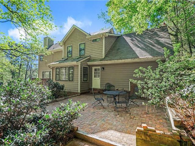 1527 Ridgewood Drive