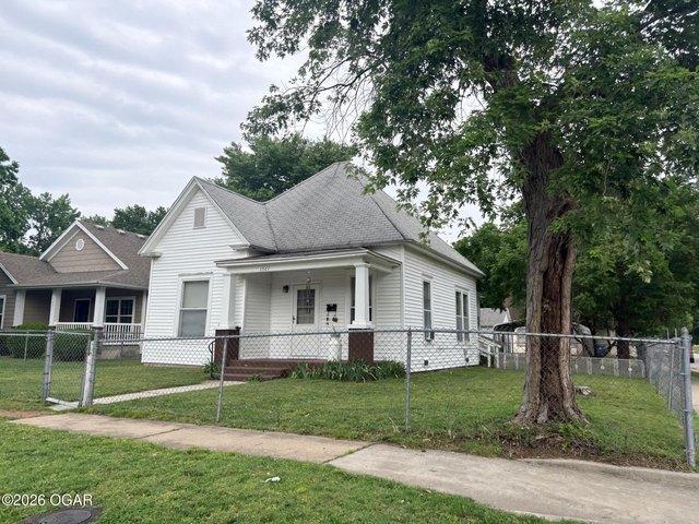 1527 S Moffet Ave, Joplin, MO 64804
