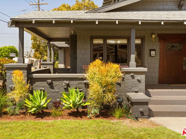 1527 W 45th Street