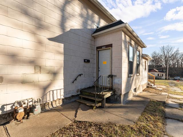 1527 W 6th Street