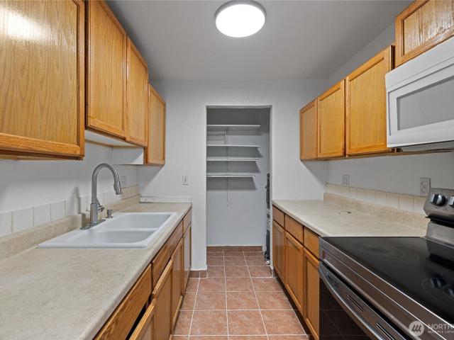 15280 Macadam Rd S, Unit E101, Seattle, WA 98188 | MLS #2427