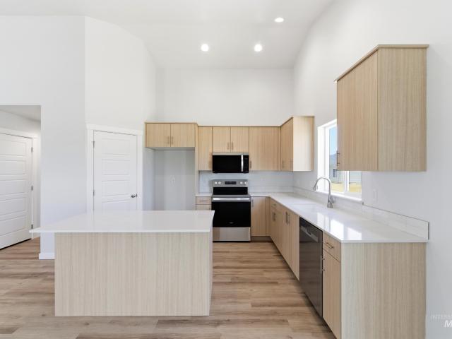 15285 Patriot Ave