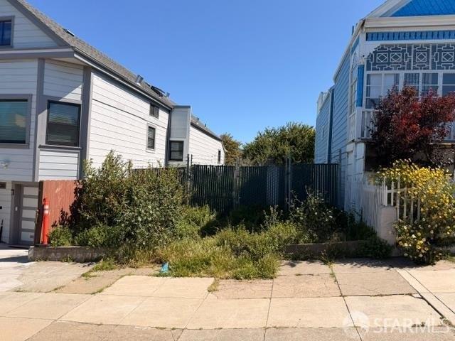 1528 Newcomb Ave, San Francisco, CA 94124
