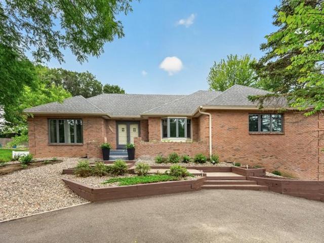 1528 Briarknoll Dr, Arden Hills, MN 55112