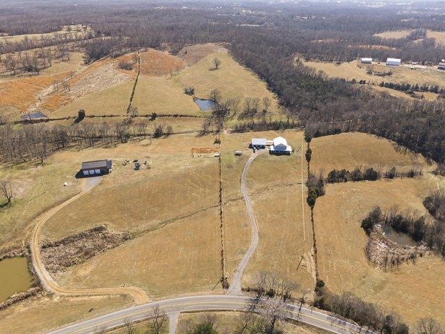 1528 Fairfield Rd, Westmoreland, TN 37186