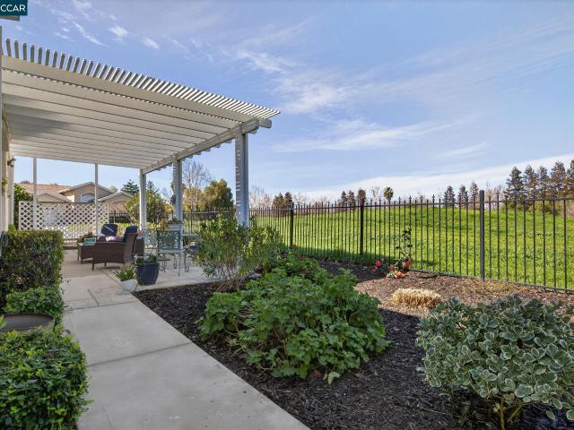 1528 Katy Way