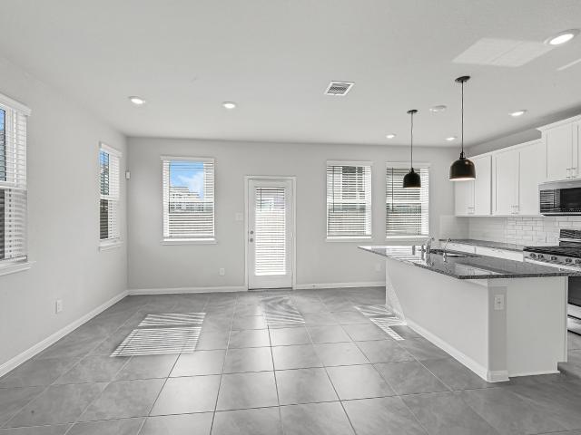 1528 Lakeline Oak Drive