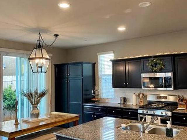 1528 Lambourn Way # 1, Clovis, CA 93619