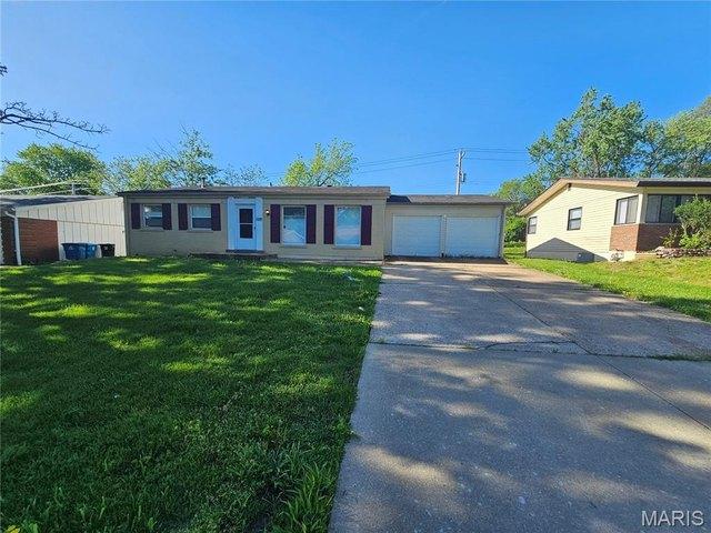 1528 Surf Side Dr, Saint Louis, MO 63138