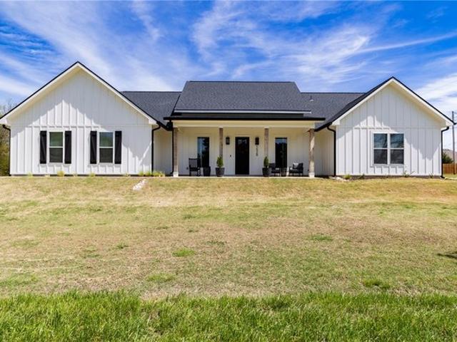1528 S Roberts Rd, Fayetteville, AR 72701