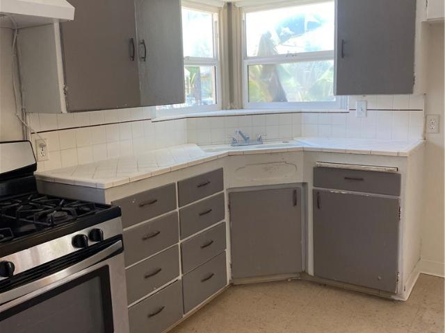 1529 N Van Ness