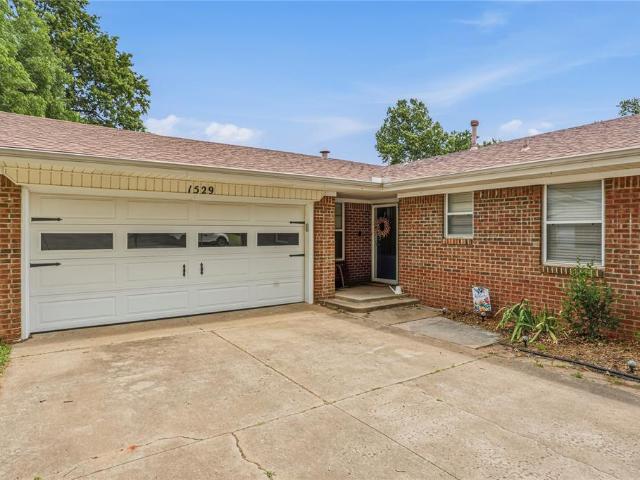 1529 Oakwood Drive