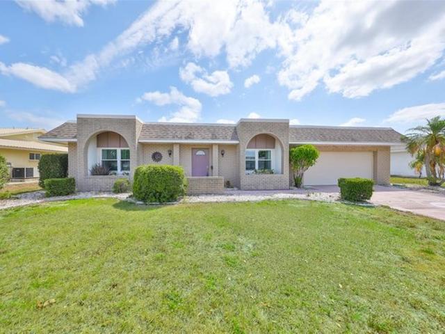 1529 Allegheny Dr, Sun City Center, FL 33573