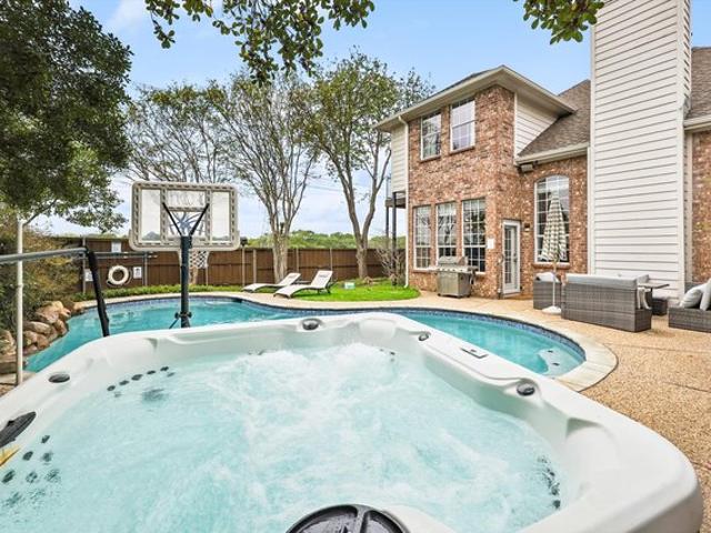 1529 Arrowhead Ln, Carrollton, TX 75007