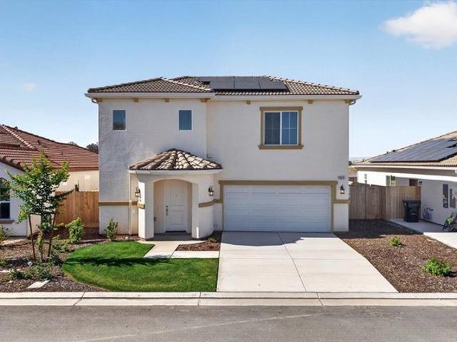 1529 Crimson Way, Dinuba, CA 93618