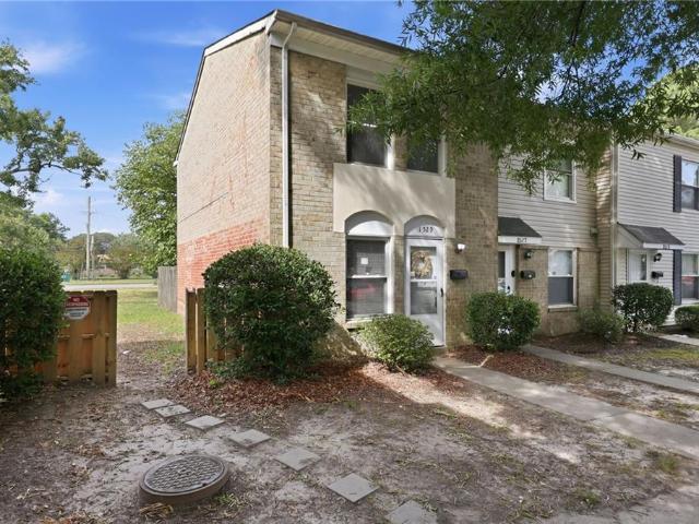 1529 Darren CIR